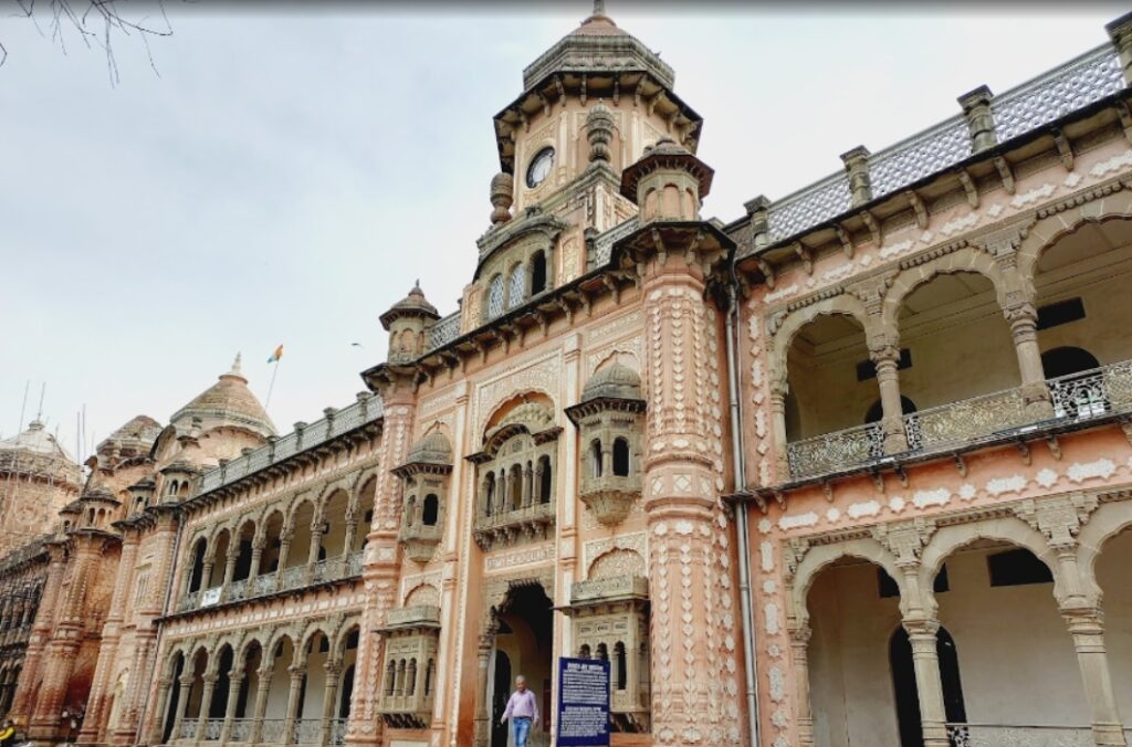Amar Mahal Museum And Library-It is a kind of landscape landmark